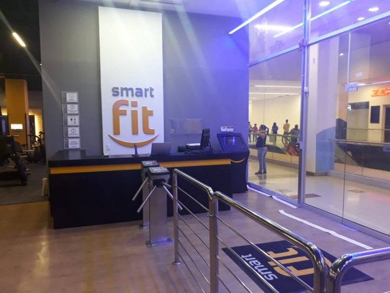 Tras cinco meses de no operar por el covid, Smart Fit reabre su primera ...