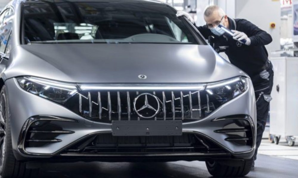 Mercedes-Benz empieza a producir vehículos eléctricos en Estados Unidos