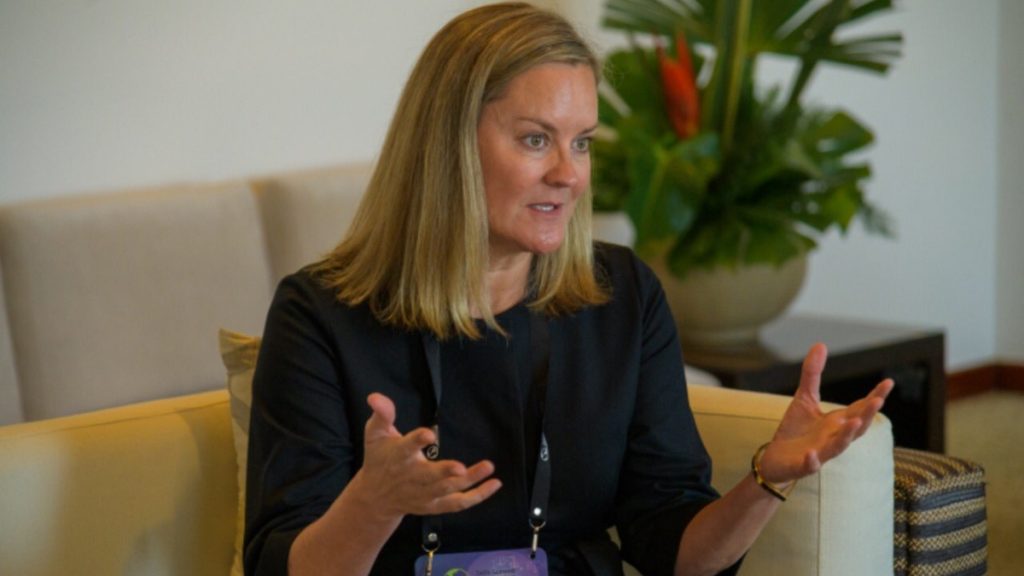 Pasos para la equidad digital, según la VP de Filantropía de Microsoft ...