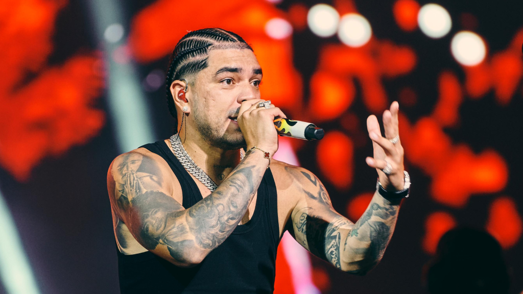 Ryan Castro llenó por primera vez el Movistar Arena: hizo un show con ...