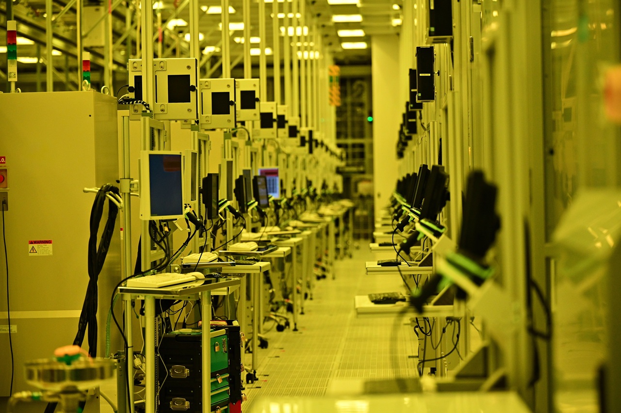 Así es por dentro una fábrica donde producen chips para la IA - Forbes ...